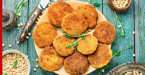 Недорого и вкусно: гороховые котлеты на сковороде
