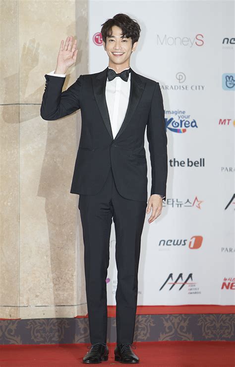 류이호 해맑은 손인사 포토 민중의소리