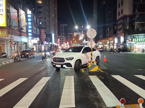 行人庇護島沿線撞不停 中市警籲民眾行車應注意路況 蕃新聞