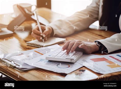 Businss Woman Using Calculator To Calculating A Sales And Profit