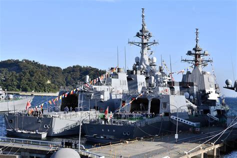 タケウマ on Twitter RT JMSDF PAO 本日は 海の日 海の日 祝日 満艦飾 敬礼