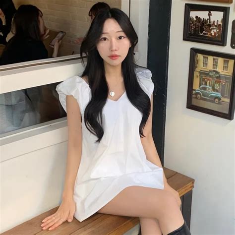 팔뚝살커버 뒷리본 브이넥 셔링 블라우스 에이블리 스토어