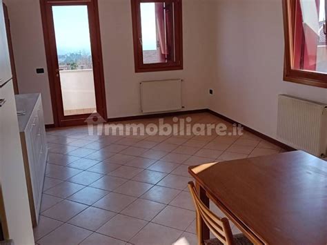 Affitto Appartamento Pieve Del Grappa Trilocale In Via Madonna Del Covolo Buono Stato