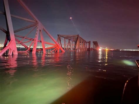Ponte nos EUA veja antes e depois da construção que desabou ao ser
