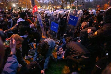 Turkey Detains More Than 1100 In Protests Over Mayors Arrest