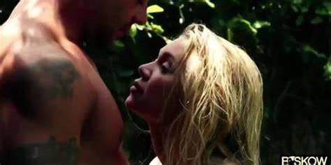 Hot Chick Jessie Naked And Wating For Someone To Screw Kurt Lockwood