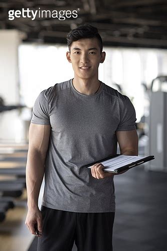 Young Chinese Fitness Instructor 이미지 A12303659 게티이미지뱅크
