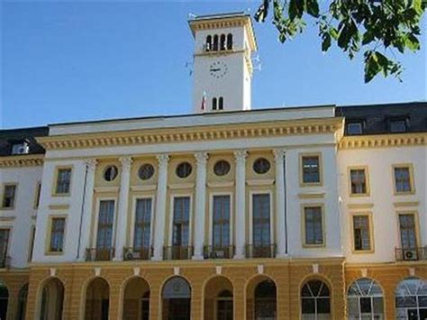 Коктейл Молотов подпали Община Сливен
