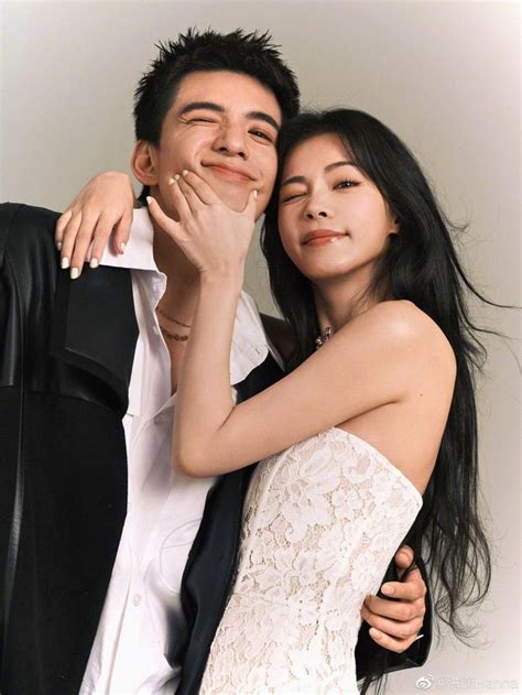 Hong Xiao And Lin Borui Strapless Dress Formal Celebs Couples Photoshoot