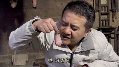 丈母娘家杀年猪，老婆米饭妹用柴火灶做腊肉，一大锅肉让我吃过瘾 Youtube