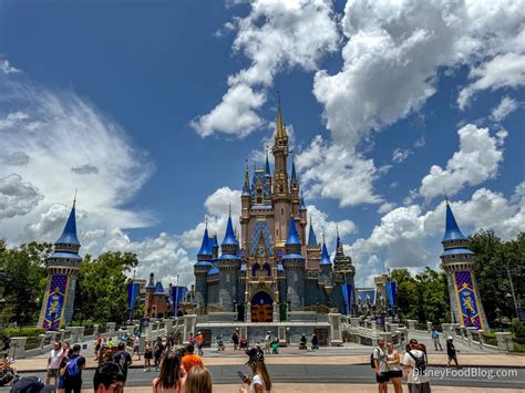 Will Disneyland Ever Bring Back The Main Street Electrical Parade The Disney Food Blog