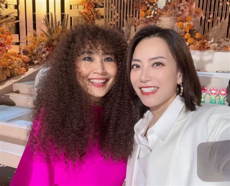 Twins經紀人霍汶希恭喜鍾欣潼和蔡卓妍在《乘風破浪》成團 壹讀