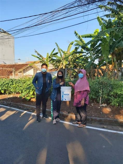 Mahasiswa Undip Ajarkan Pembuatan Kompos Berbasis Rumah Tangga Di