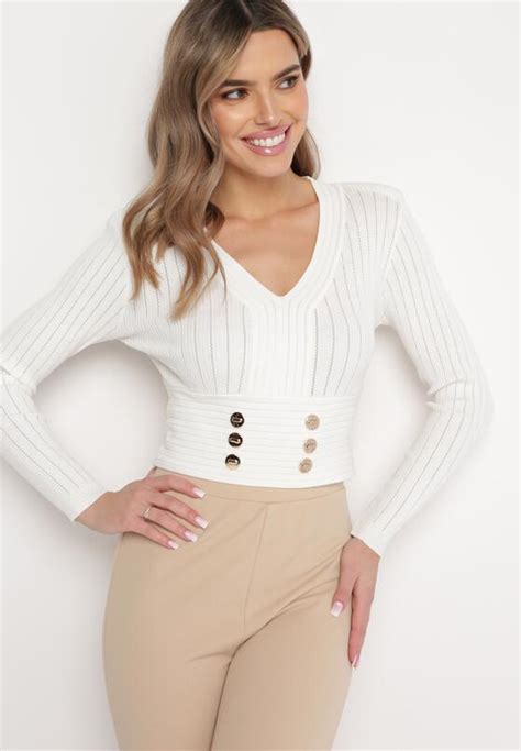 Biały Krótki Sweter Z Ozdobnymi Napami I Poduszkami W Ramionach Balrena