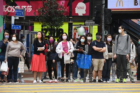 真面目出現 網友滿滿期待：31肯除口罩的女仔一定係｜juicy叮 星島日報