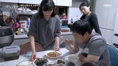 늦게 퇴근한 작은아들을 위해 따뜻한 한 끼를 차려주는 새엄마 MBN 방송 네이트 TV