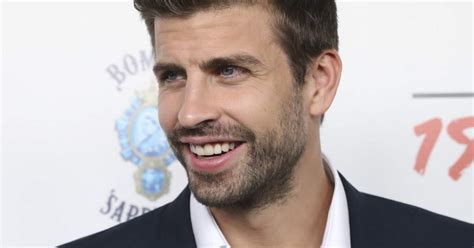 Gerard Piqué y Clara Chía dos enamorados en París que disfrutan de su pasión