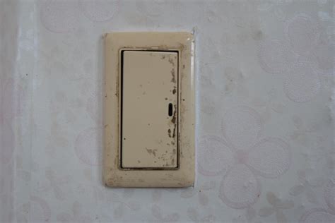 어머니댁 안방 전등 스위치를 무선 리모컨 스위치로 교체하다