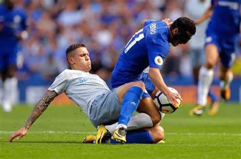 Fabregas Morata Lead Chelsea To 2 0 Win Over Everton Liverpool