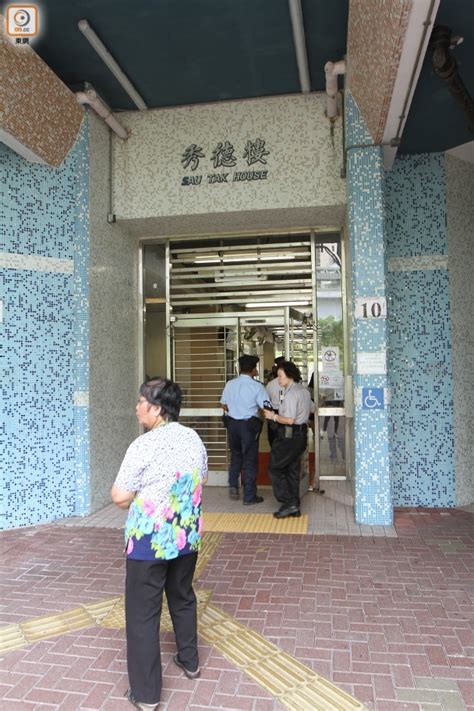 男子秀茂坪邨危坐 消防救返入屋｜即時新聞｜港澳｜oncc東網