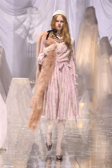 Valentino Il Debutto Di Alessandro Michele Ci Ricorda Che Bisogna