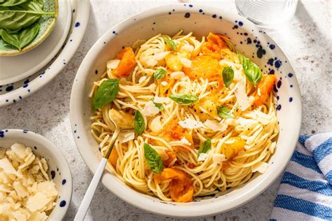 Easy Pasta Recipes You Can Make In Under Minutes
