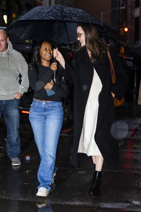 Photo Exclusif Angelina Jolie Fait Du Shopping Avec Ses Enfants
