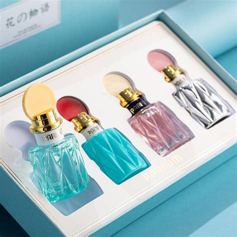 น้ำหอม Set 4x20ml เติมเต็มเสน่ห์ความอ่อนเยาว์ สดใสและทันสมัยในสไตล์สาว