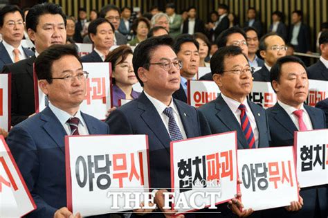 Tf분석 野 반발 뻔한 강경화 임명 강행文대통령 난국 타개 묘수는 정치 기사 더팩트