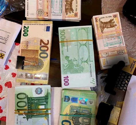 Percheziții într un dosar de corupție și fals în acte publice la dobândirea cetățeniei