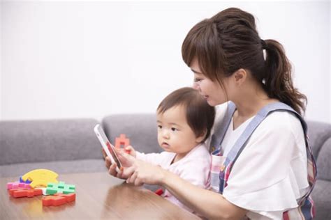 【パパママ注意】スマホやテレビの利用で考えられる新生児への影響と必要となる対策 パパキャリ
