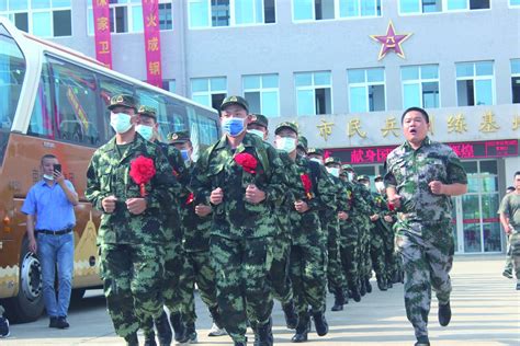 好男儿当兵去 图片新闻