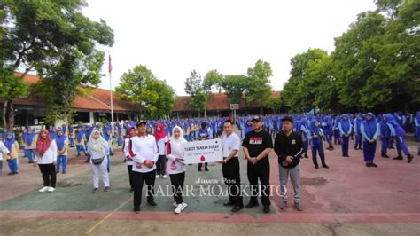 SMPN 1 Mojoanyar Kabupaten Mojokerto Jumat Ceria Bersama Bupati Sehat
