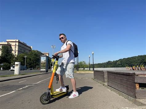 Электросамокаты Яндекс GO проще, но дешевле всех. Протестировал новый ...