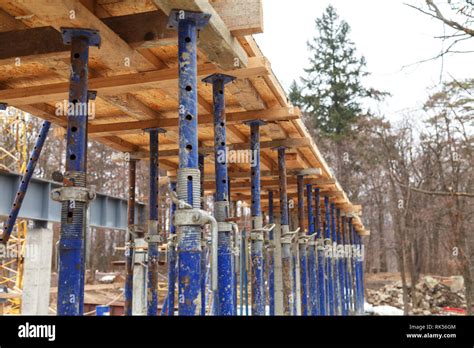 Beton einbetonieren -Fotos und -Bildmaterial in hoher Auflösung – Alamy