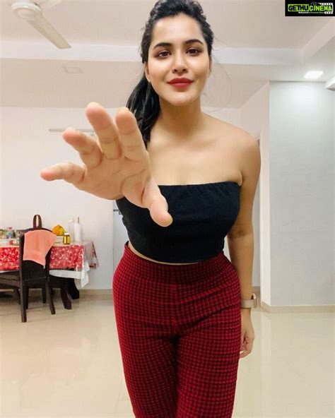 Ashu Reddy Instagram Lagdi Hyderabadi Deeeyaaa ️😂🥰 Sipligunjrahul 🎉 Nocomments Gethu Cinema