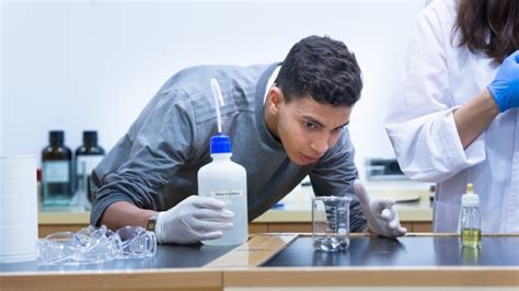 La Fundación la Caixa lanza un programa de becas de grado para