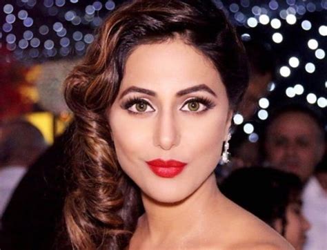 Hina Khan Showed Off Her Sexy Figure By Wearing A One Shoulder Dress