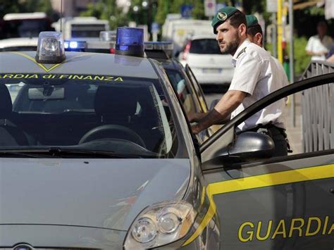 Padova Il Supermercato Della Droga Sette Arresti E 20mila Euro