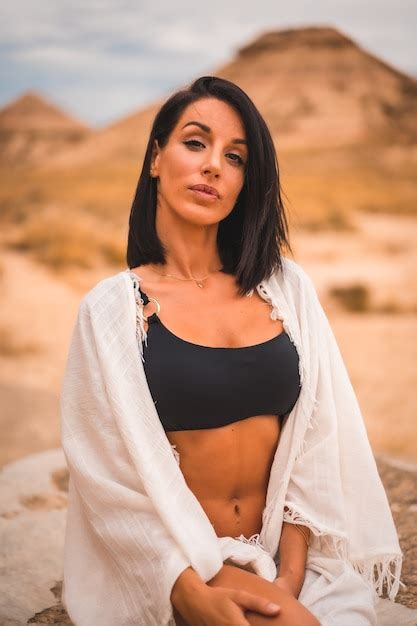 Premium Photo Beautiful Caucasian Woman Posing Outdoor