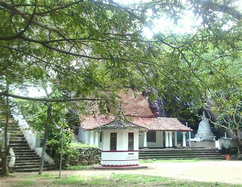 Ancient Temple In Srilanka පිළිකුත්තුව රජමහා විහාරය