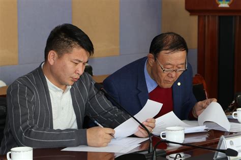 УРАН ИЛТГЭЛИЙН ТЭМЦЭЭН БОЛЛОО