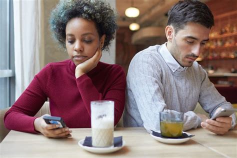 How To Keep Your Smartphone From Hurting Your Relationships