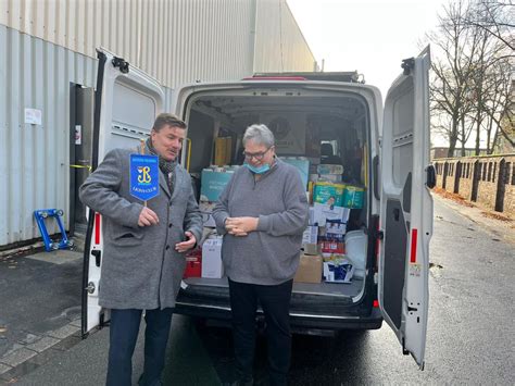 Der Lionsclub Duisburg Rhenania übergibt Lebensmittel im Wert von 4000