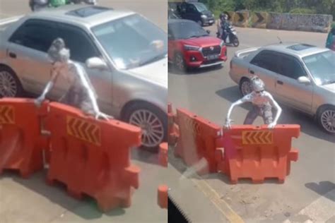 Viral Aksi Heroik Manusia Silver Di Depok Bantu Buka Jalan Ambulans Di Tengah Kemacetan