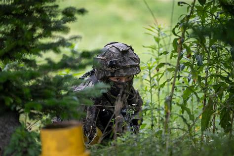 사방에서 울려 퍼지는 총소리 모퉁이와 대한민국 육군 Republic Of Korea Army