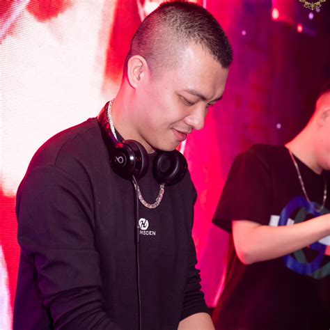 Listen To Music Albums Featuring Mixtape 2025 Minh La Gi Cua Nhau