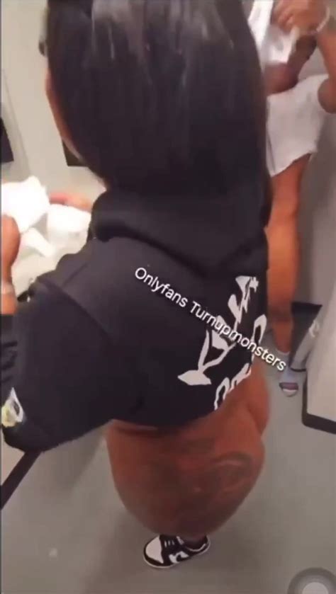 Tik Tok Rapper Threesome 日本語で