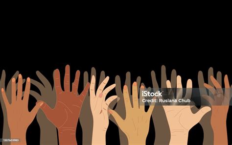 다른 피부 색 다른 국적과 종교를 가진 사람들의 손 활동가 페미니스트 및 기타 지역 사회는 평등을 위해 싸우고 있습니다 검은 색
