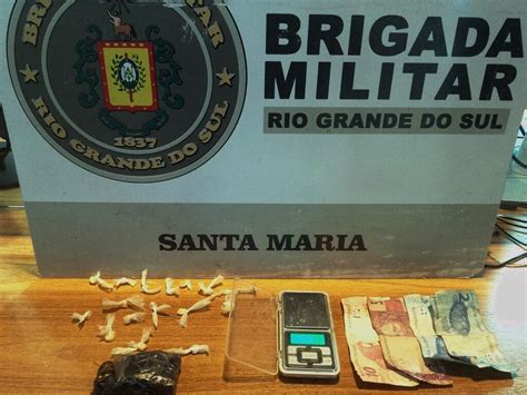 Bei Plantão Jovem Tenta Se Desfazer De Objetos E é Preso Por